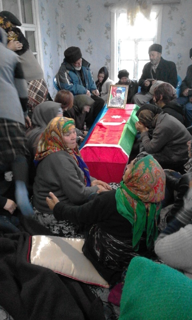 Qardaşı əsgər gedən gün tabutu evə gəldi - Yardımlının “Aprel şəhidi ...
