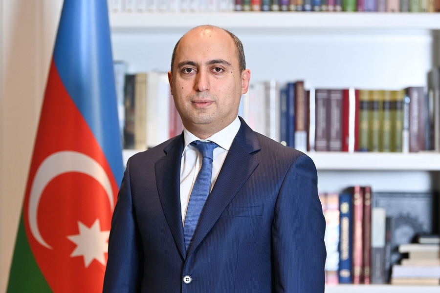 Nazir günün qəhrəmanlarından YAZDI