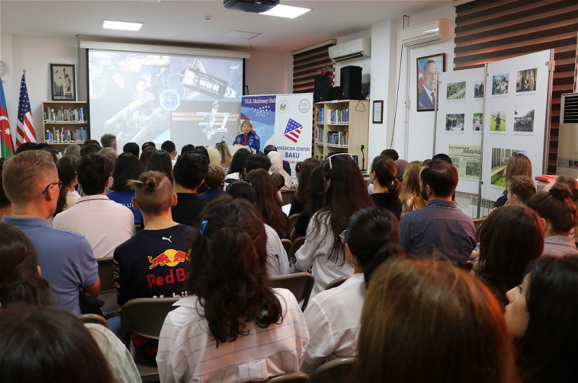 Pamela Melroyun ADU-nun tələbələri ilə görüşüb - FOTO