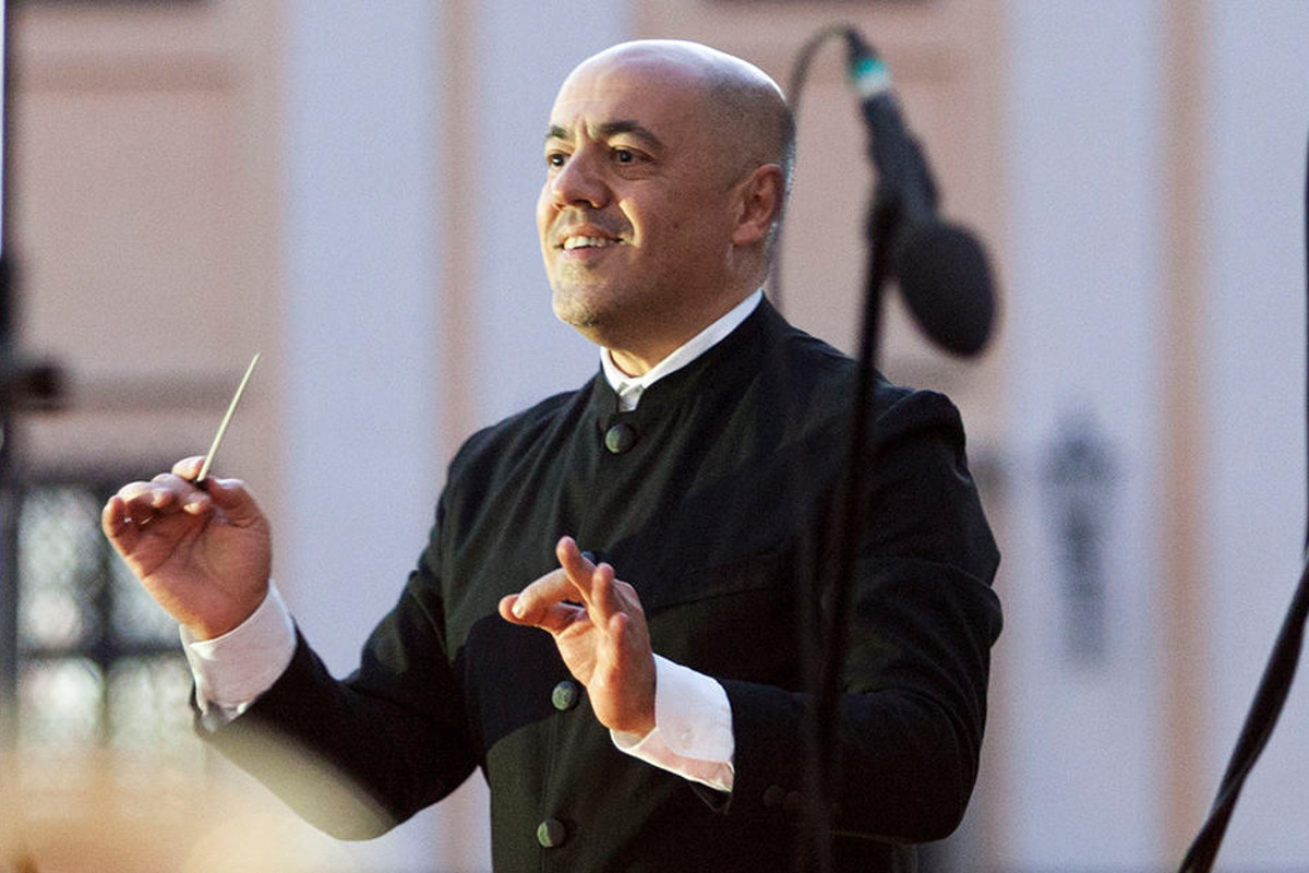 Dövlət Simfonik Orkestrinin yeni baş dirijori KİMDİR... | Modern.az