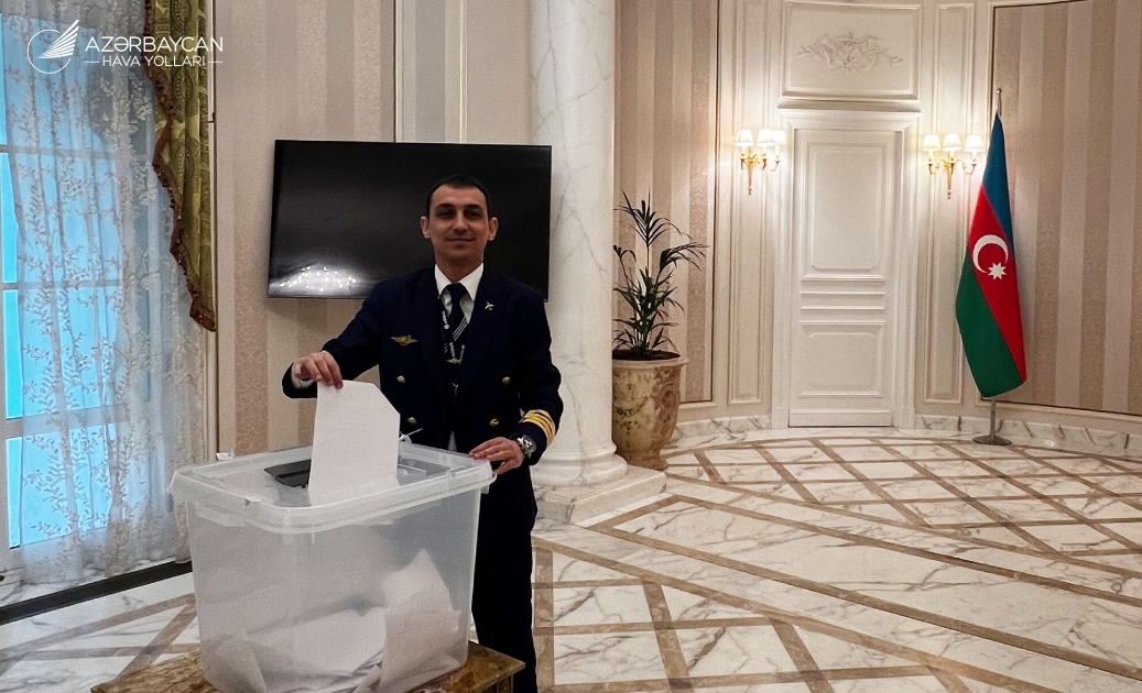 AZAL əməkdaşları xaricdə səs verdilər - FOTOLAR | Modern.az