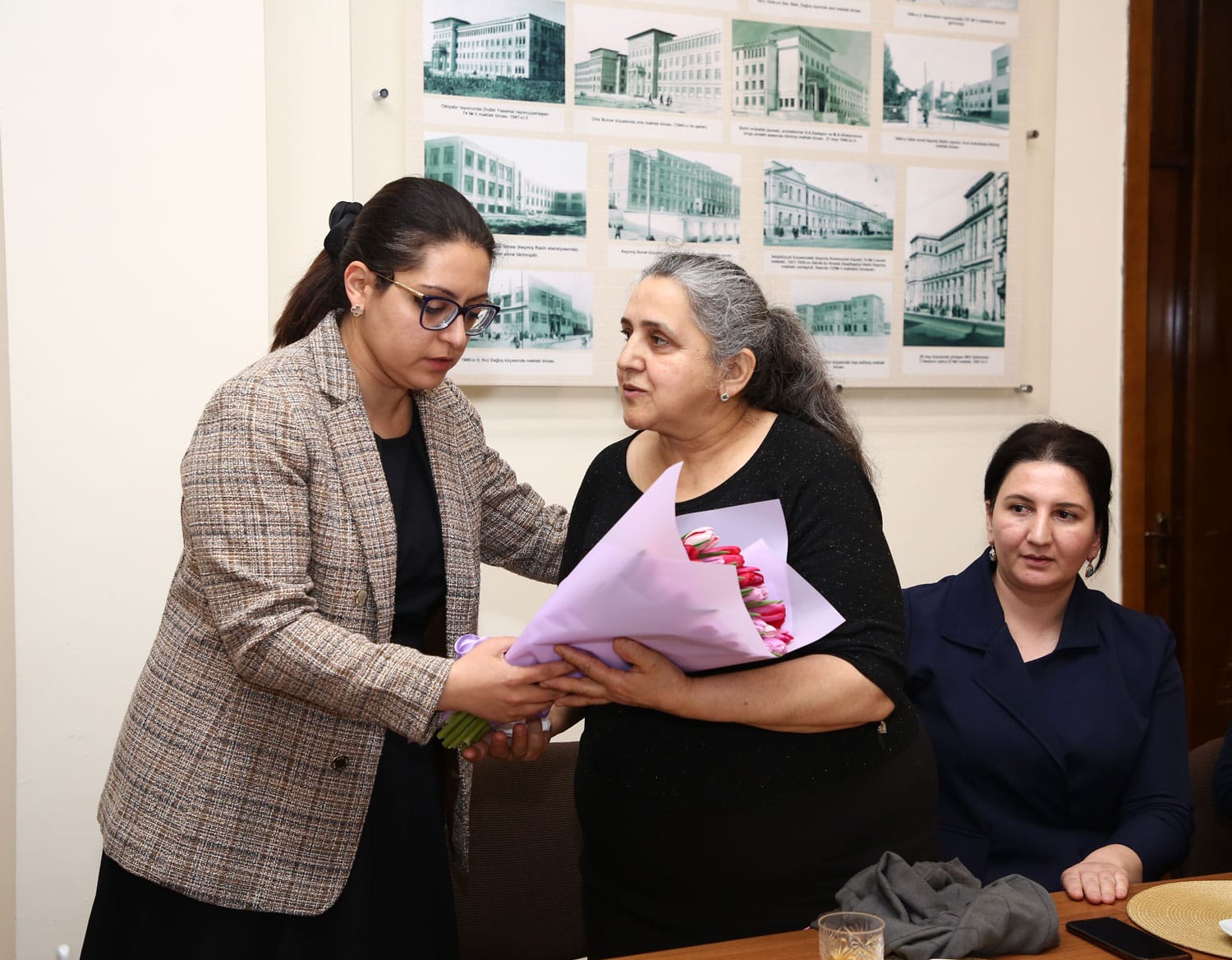 Paytaxt məktəblərində çalışan şəhid anaları ilə görüş - FOTOLAR | Modern.az