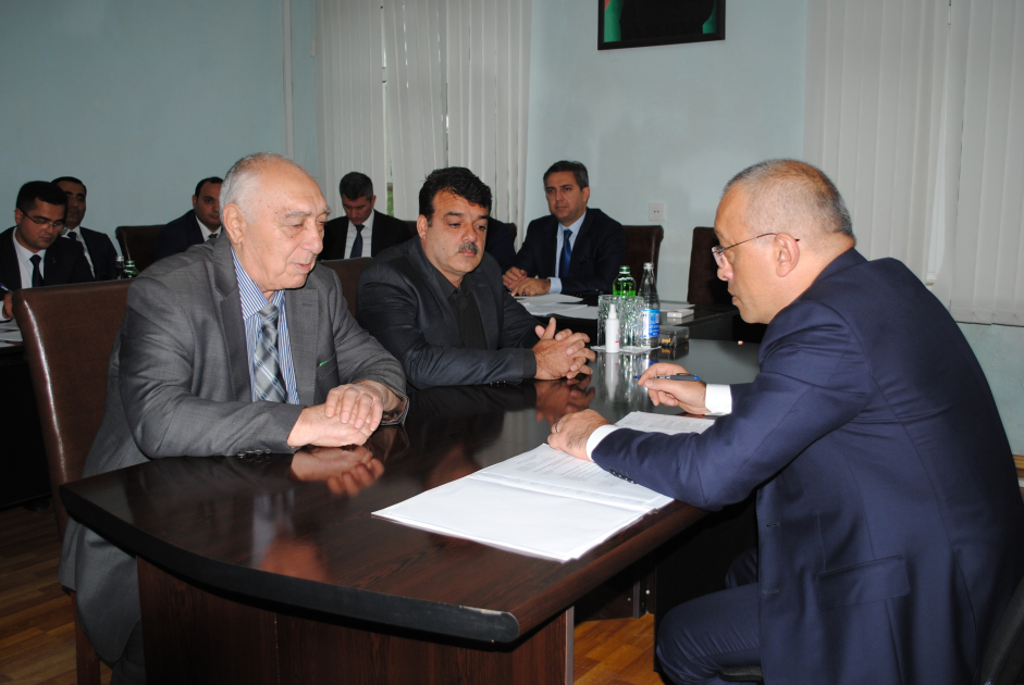 Zaur Mikayılov Bərdədə vətəndaşlarla görüşüb - FOTO | Modern.az