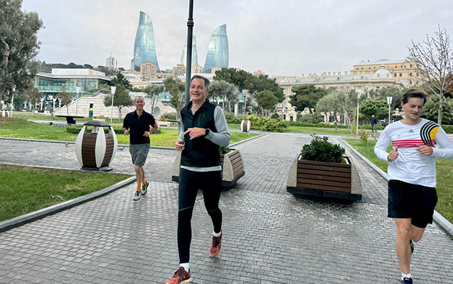 Belçikanın baş naziri bulvarda qaçdı - FOTO | Modern.az