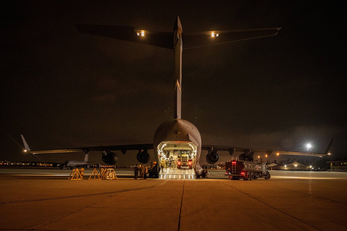 USA sent heavy military aircraft to the Middle East | Modern.az