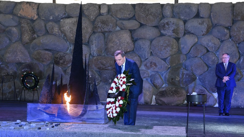 Ceyhun Bayramov Yad Vaşem memorial kompleksini ziyarət edib